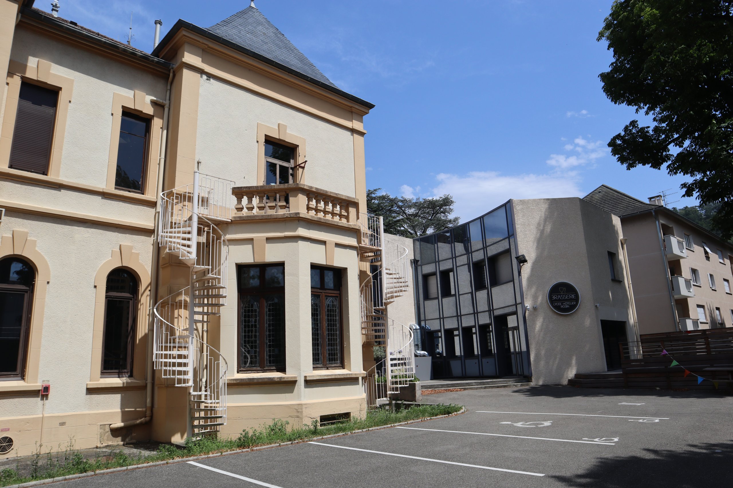 👨‍🍳🎥 Lycée hôtelier Robin - Château Bellerive : plongez au cœur de l ...